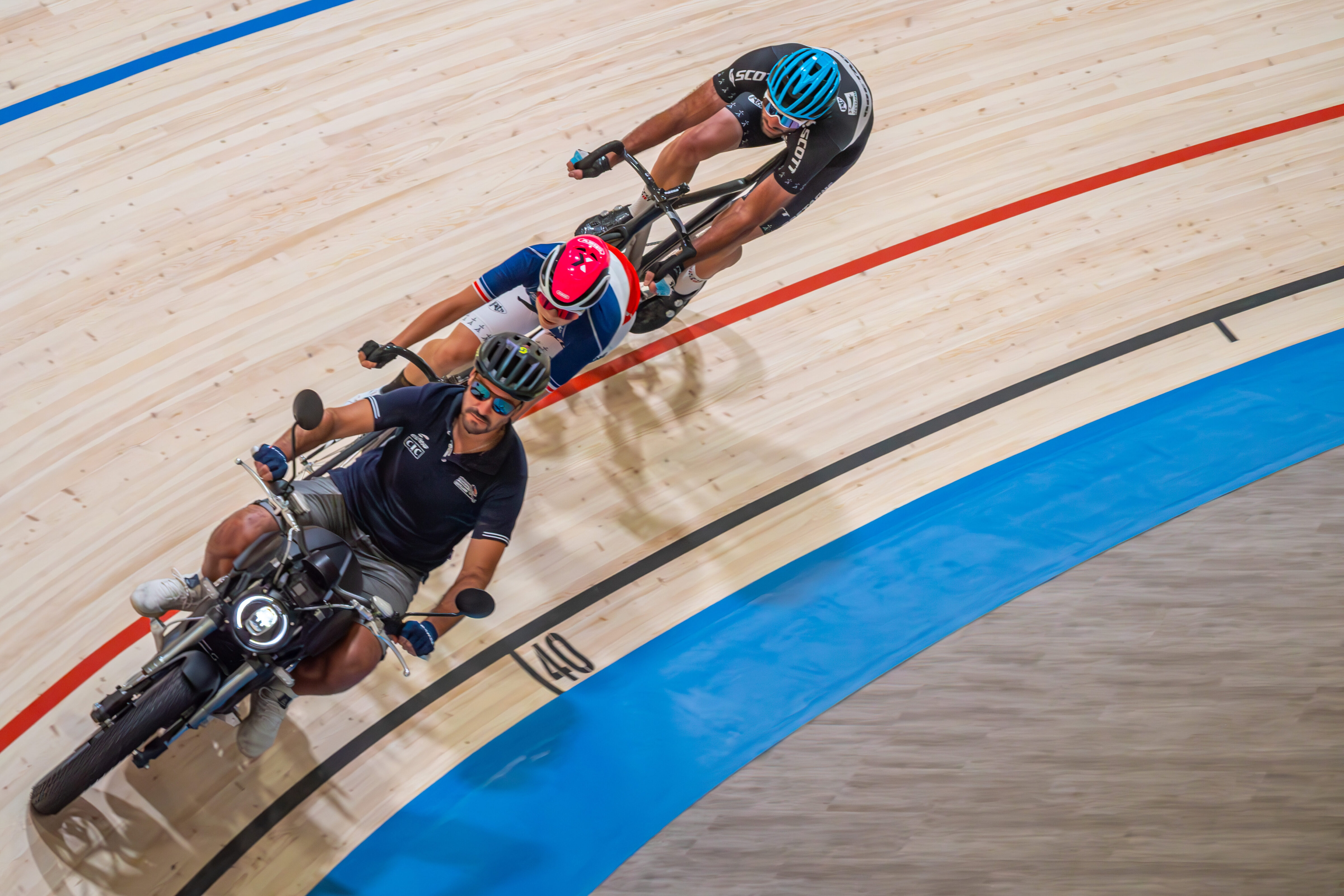 Premiers tours de roues au Vélodrome - Vélodrome de Bretagne